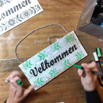 How to Make a DIY Wood Sign Without Vinyl, Stencils, or Hand Lettering ...